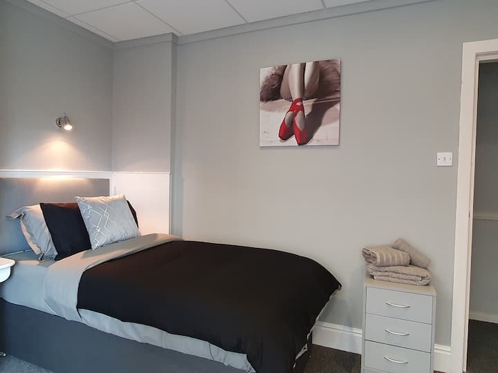 Single Room In Lovely Cosy Hotel - Colwyn Bay