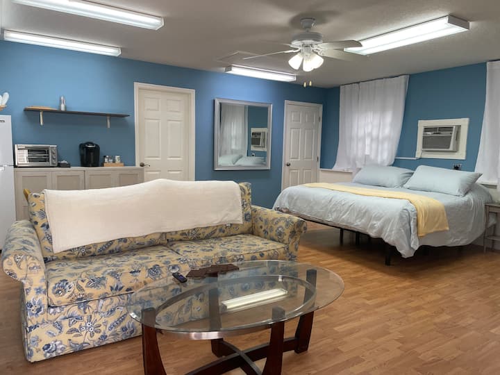 The Blue Bungalow - Mount Dora, FL