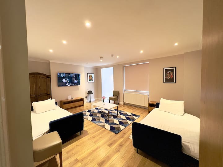 Beverley Two Bedroom Apartments - Victoria - London