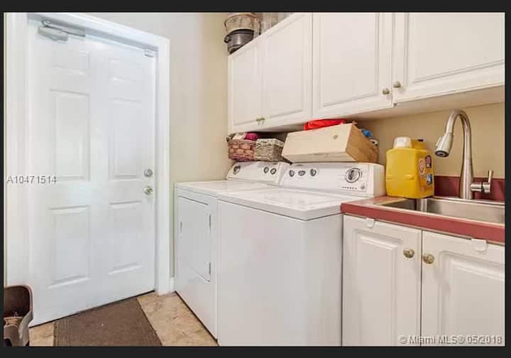 Classic Florida Home. - Palmetto Bay, FL