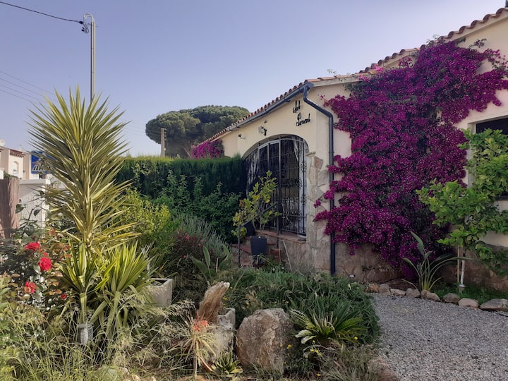 Un Petit Paradis En Espagne - L'Escala