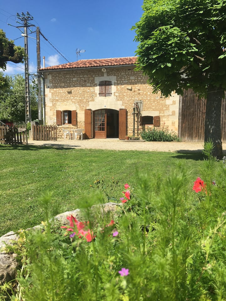 Gîte à La Campagne Proche Jonzac - Charente-Maritime