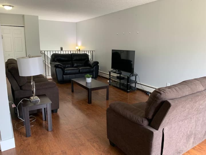 3 Bedroom Spacious Unit With Patio And Yard - Fox Creek
