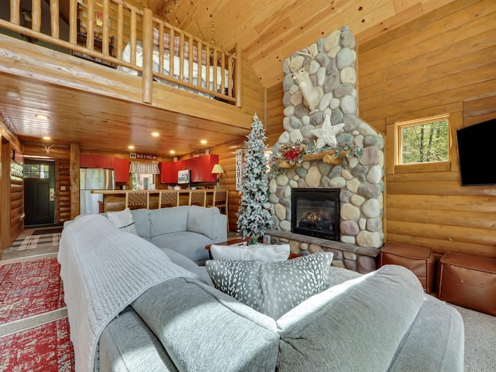 Hot Deal Ski In/out 4br Cabin At Boyne Mountain - Boyne City, MI