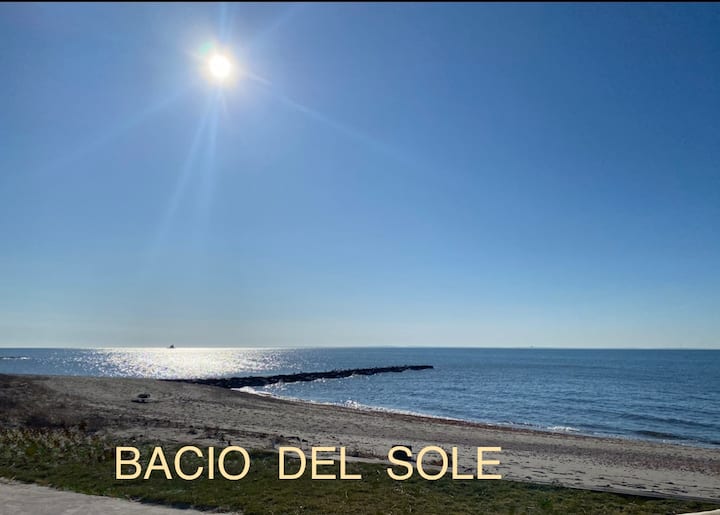 Bacio Del Sole Beach House - Fairfield, CT