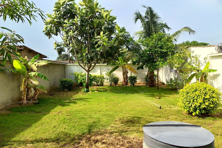 Villa Aérée Avec Joli Jardin - Lomé