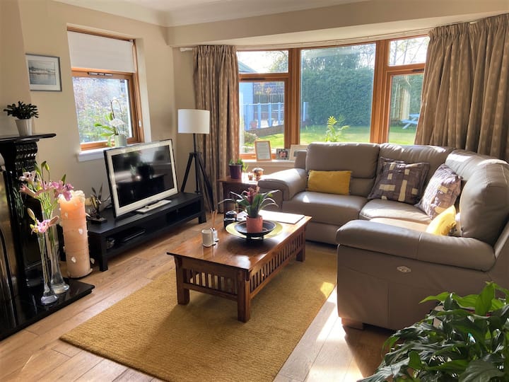 King Size Bed With Large En-suite Shower Room - Inverness