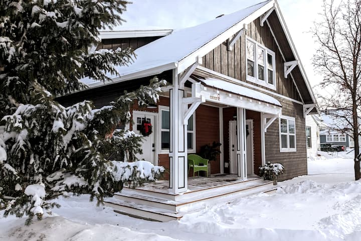 The Bee, 1 Block From Downtown - Red Lodge, MT