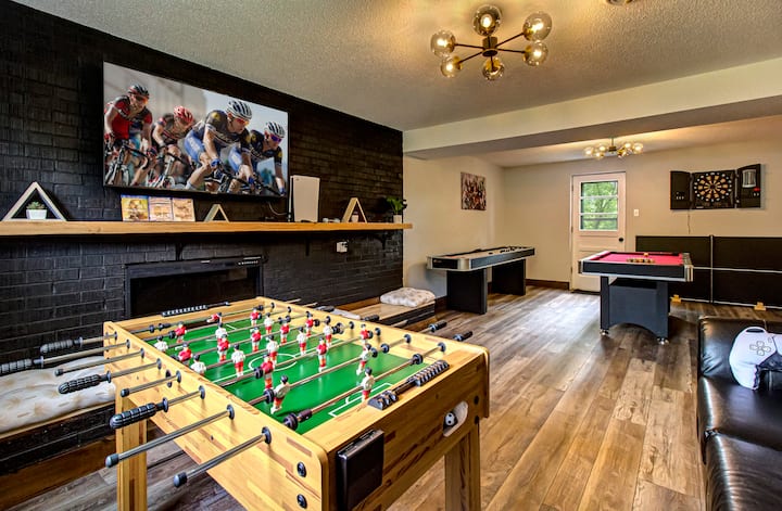 Modern!5br, Games, Pets, Hot Tub + More! Sleeps 11 - Pigeon Forge, TN