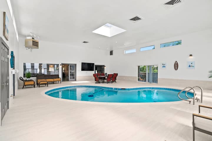 Indoor Pool Great Getaway - Albuquerque, NM