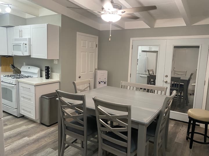 Comfortable House Minutes From The Strip! - Las Vegas, NV