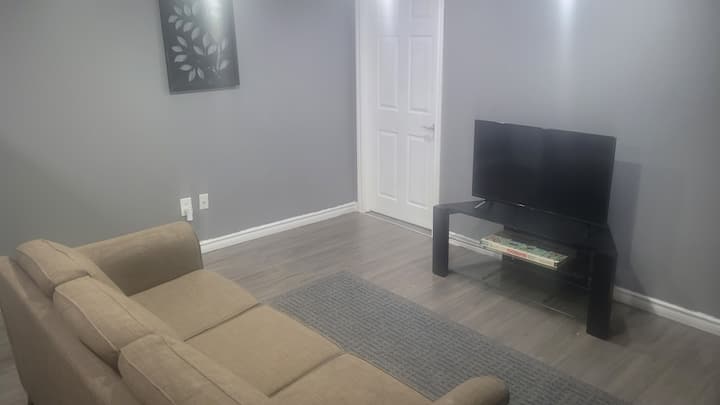 Cozy 3bedroom Apartment - St. Catharines