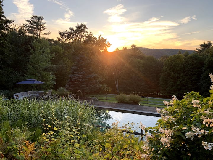 Spacious Family Retreat: Pool, Tennis, Views & Ski - コーンウォール, CT