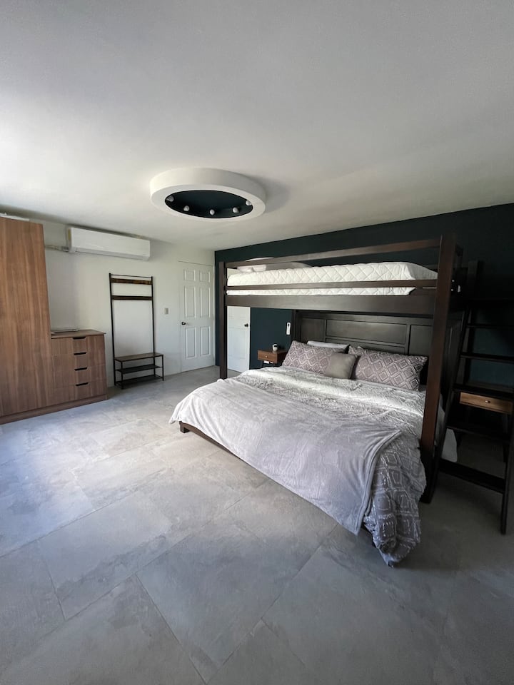 Linda Cómoda Y Moderna Casa En Colonia Escalon. - San Salvador (El Salvador)