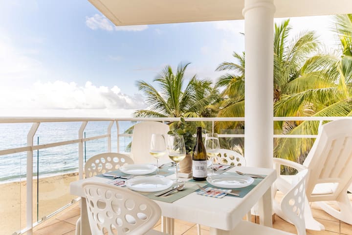 Luxury Beachfront /Pool/ Amazing Views@Sandy Beach - Apartments for ...