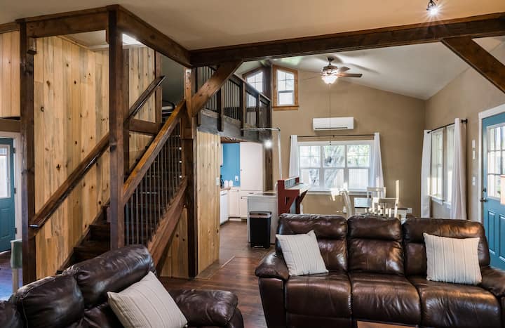 Rustic Wine Country Farmhouse - Walla Walla, WA