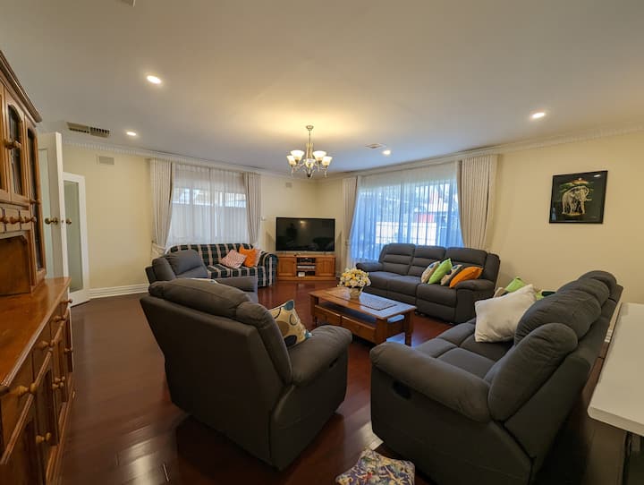Home With Easy Access To Cbd: Magill - Adelaide