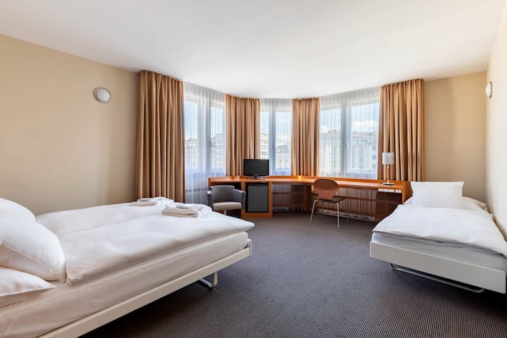 Chambre à 3 Lits à L'hôtel Cornavin 4* - Geneva