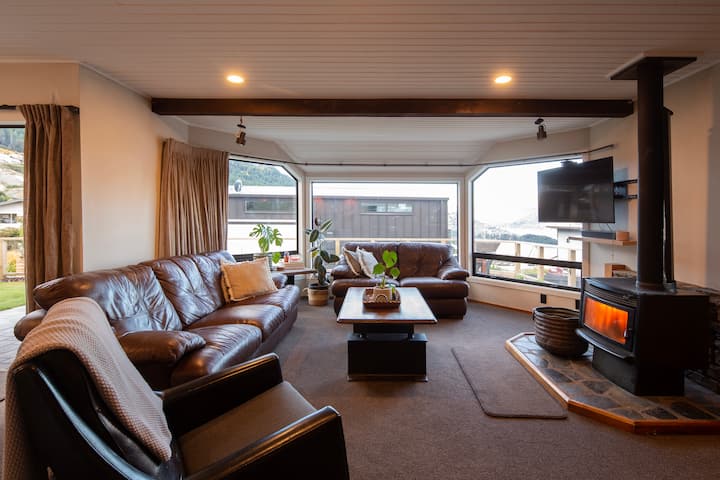 Queenstown Royalty On Lordens | Luxurious Hot Tub - Queenstown, New Zealand