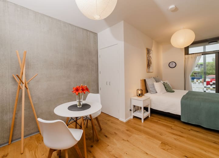 Cosy Urban Studio | Unbeatable Central Location - Wellington