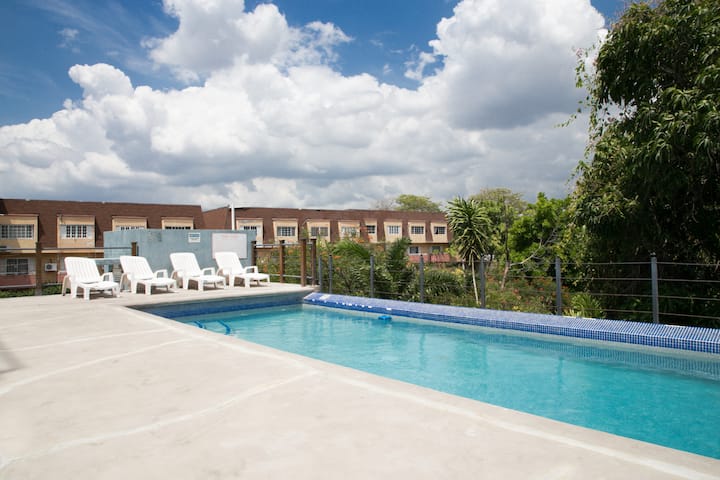 Ctbh @ Brompton Est. #27 & #32 [2-bedroom W/ Pool] - Kingston