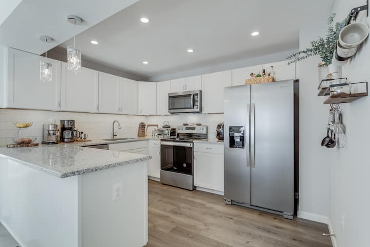 Chic New Suite Near Hospitals - Fairfax, VA