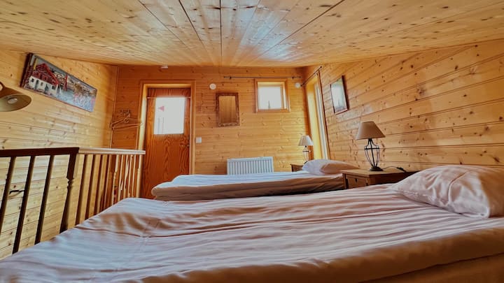 Gästhus I 2 Etage. - Vara