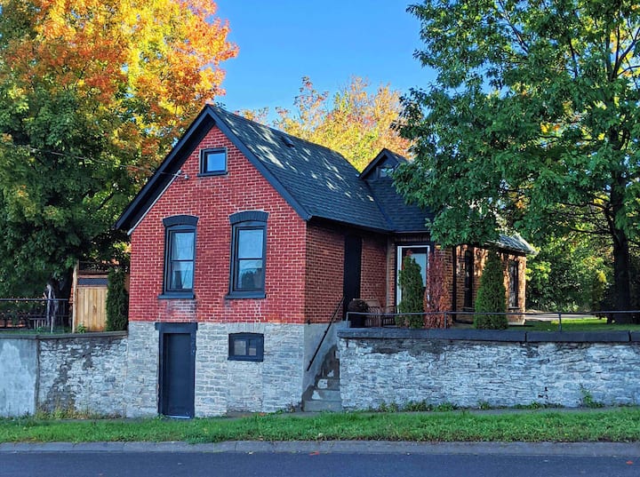 Picton's Brass Foundry W/sauna - Picton