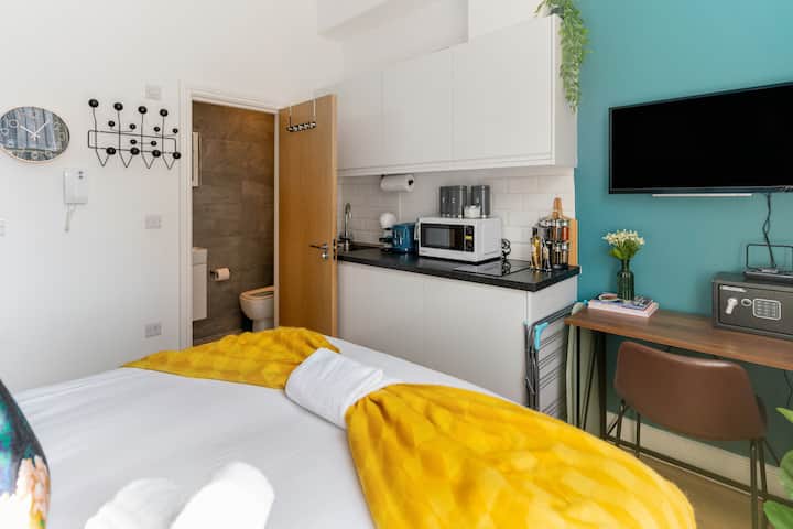 Bright & Stylish Perfect Studio For 2 - London