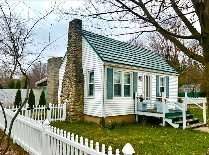 Cozy And Charming
Cottage - Boyne Falls