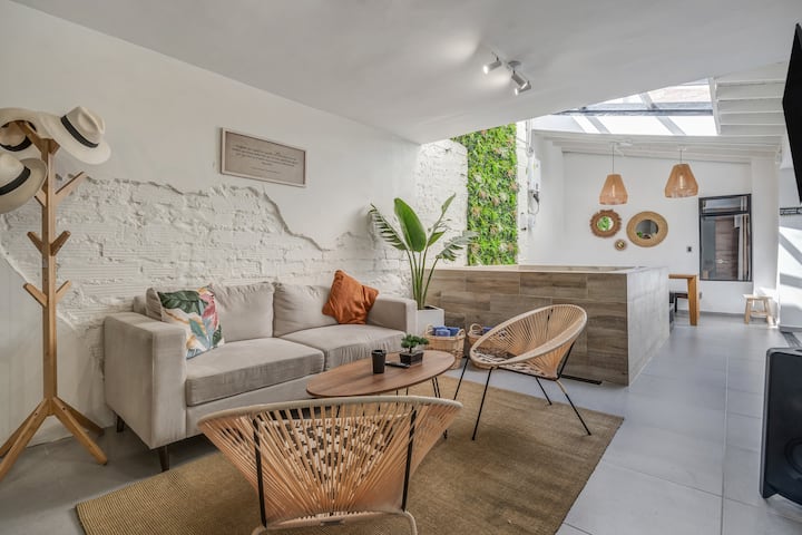 Nowa Apt | Large Jacuzzi & A/c On Main Provenza St - Medellín
