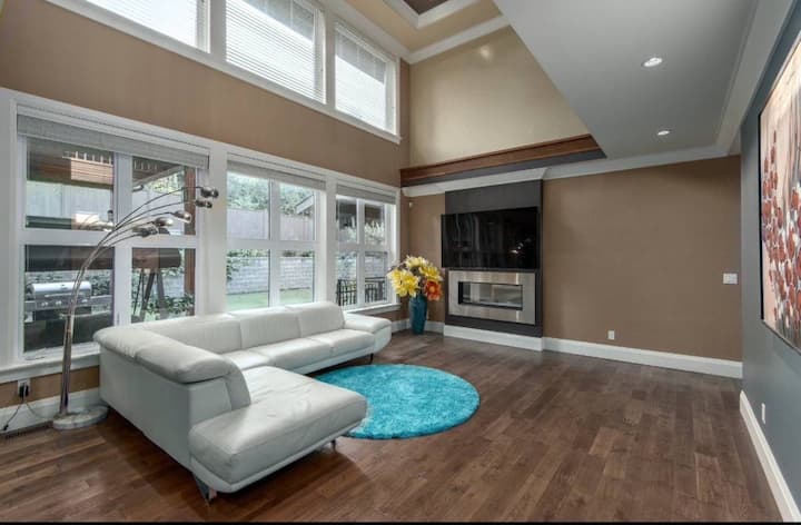Mia’s Home (Private Bathroom) - Coquitlam