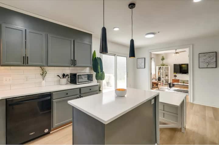 4 Bdrm Home Close To Metro & Dc - Largo, MD