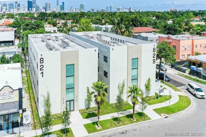 Modern Bedroom, Central Miami,little Havana. - Key Biscayne, FL