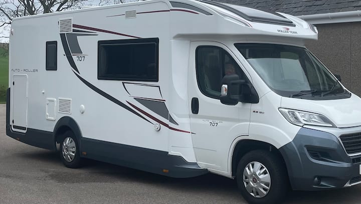 Luxury Motorhome 6 Berth - 