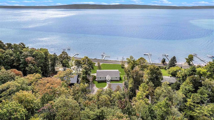 Modern Luxury New Build Cottage On Crystal Lake - Frankfort