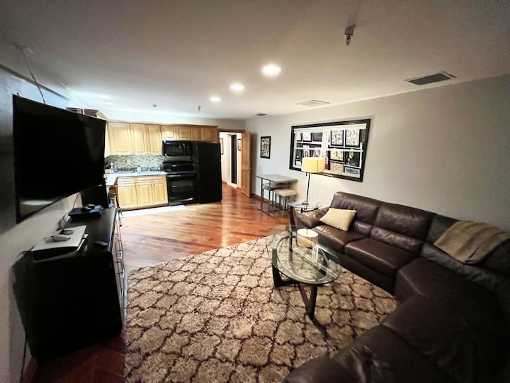 Lucky Supply Tattoo Museum Apartment - Pinellas Park, FL