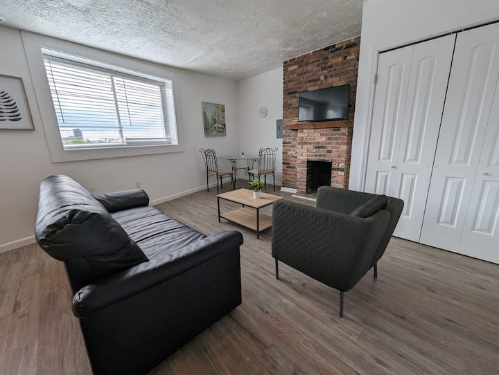 1 Bed/ 1 Bath -Renovated Apt 5 3rd Fl - Pittsburgh