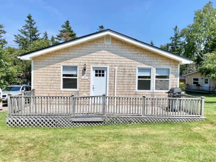 Imperial-cavendish Cottage Steps From Pool & Play - Cavendish