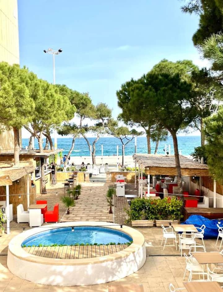 Beach Front Hotel, Direct Beach Access & Beach Bar - Sant Feliu de Guíxols