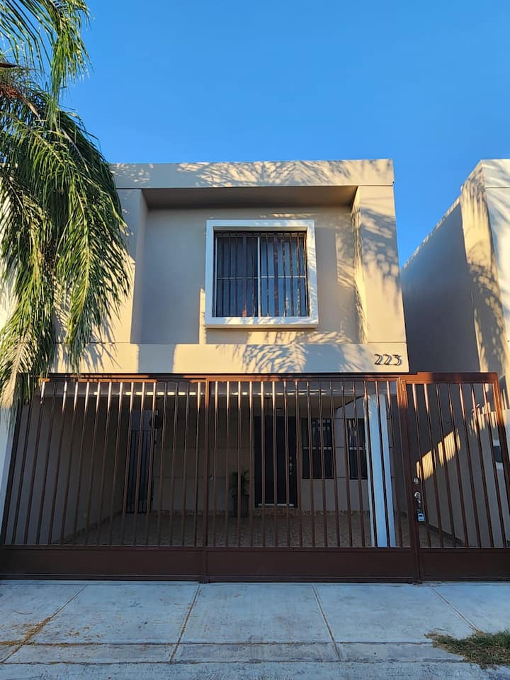Casa Robles, A 20 Minutos Del Aeropuerto. - San Nicolás de los Garza