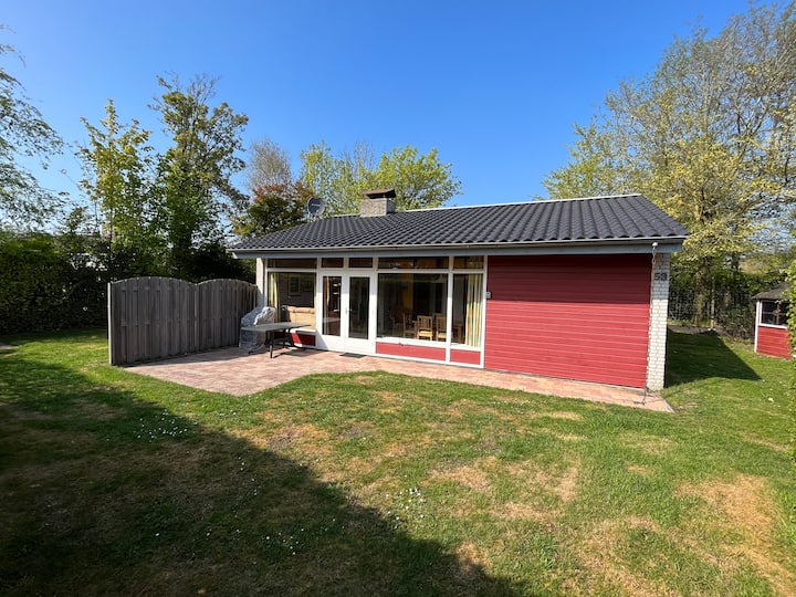 Knusse Bungalow Op Groen Park! - Scharendijke