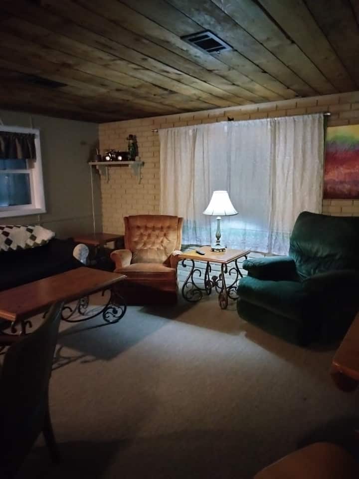 Hurley Penthouse Trailside (17b) - Ironwood, MI