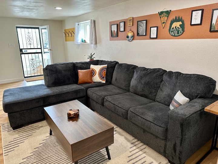 Private Garden Level Guest Suite Close To Downtown - Colorado Springs, CO