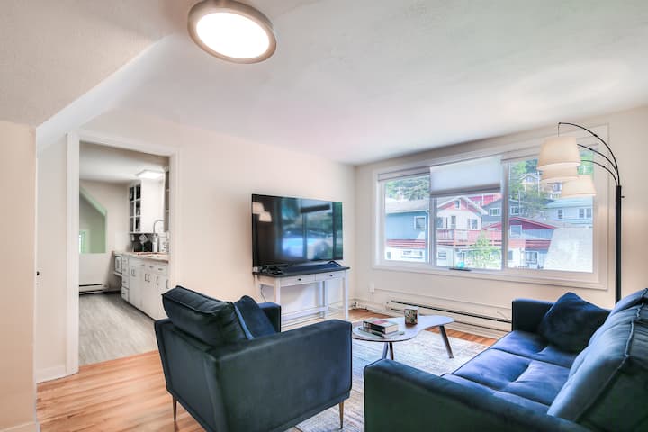 Next To Capitol! 2 Bedroom Top Floor With A View - Juneau, AK