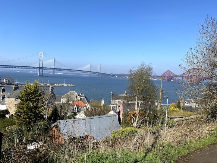 Bright And Spacious Town House. - Queensferry