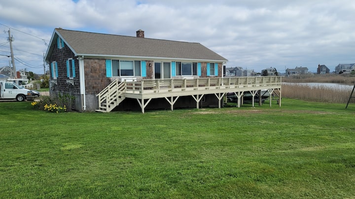 Cozy Ocean Front Getaway - South Kingstown, RI