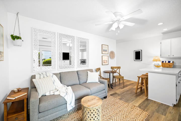 The Swanky Seagull 30a: Steps To The Beach! - Seaside