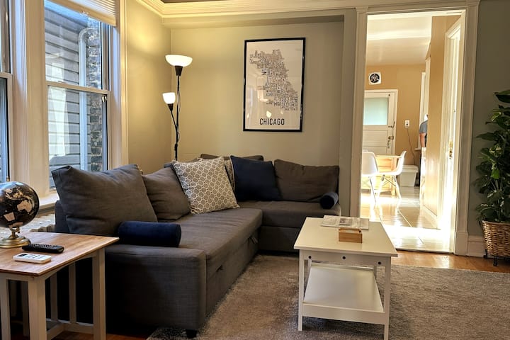 Private Andersonville Apartment - Chicago, IL