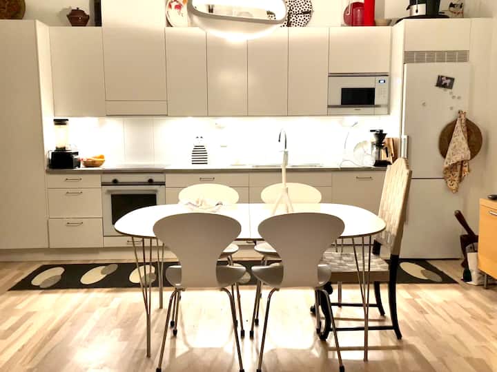 Kustnära Rum Med Panter - Malmö